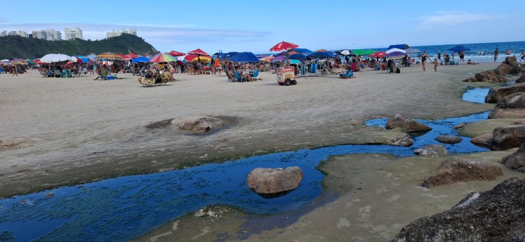 Bandeira Azul em perigo: denunciado novo suposto descarte de esgoto na ...